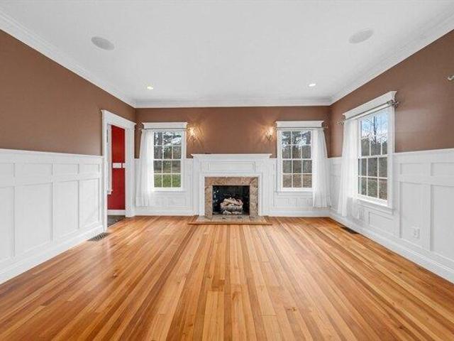 house with 4 bedroom, Pepperell MA ES105116281