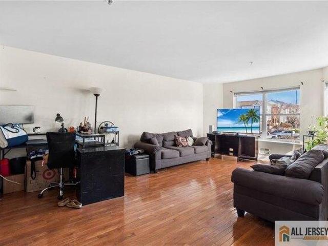 house with 4 bedroom, Perth Amboy NJ DLS102317900
