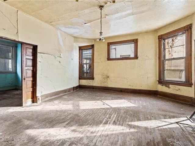 house with 4 bedroom, Pittsburgh PA ES104904672
