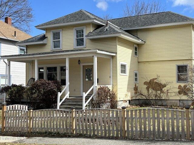 house with 4 bedroom, Pittsfield MA DLS102121506