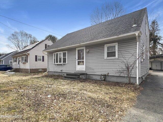 house with 4 bedroom, Pittsfield MA DLS103017062