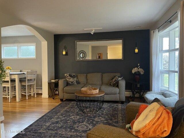 house with 4 bedroom, Pittsfield MA DS102476816