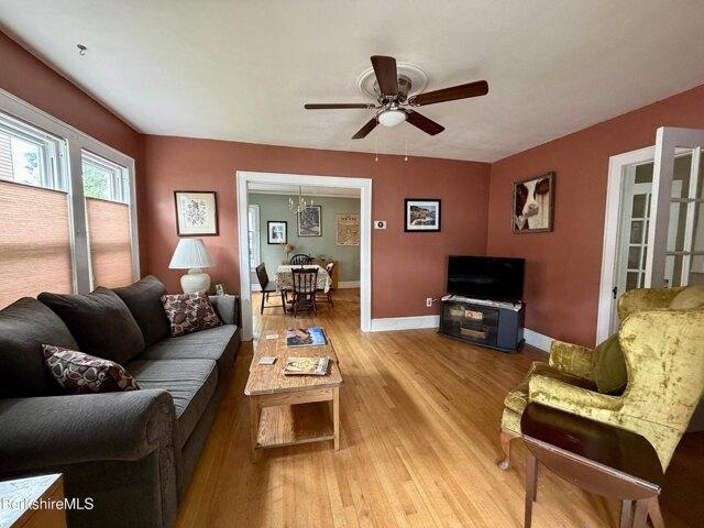 house with 4 bedroom, Pittsfield MA ES104266363
