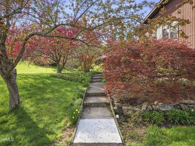 house with 4 bedroom, Pittsfield MA ES105095679