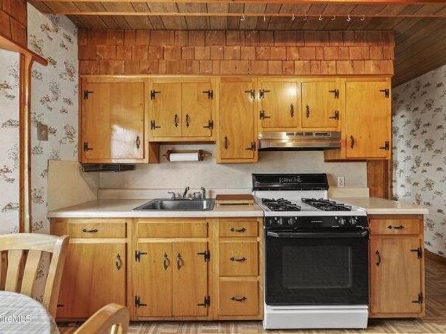 house with 4 bedroom, Pittsfield MA ES105113015