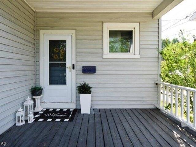 house with 4 bedroom, Pompton Lakes NJ ES104445218
