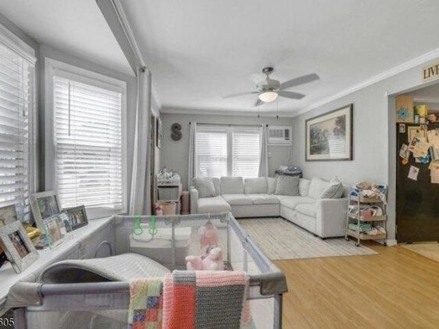 house with 4 bedroom, Pompton Lakes NJ ES104512719