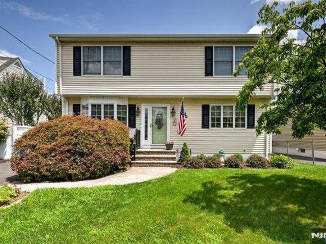 house with 4 bedroom, Pompton Lakes NJ ES105140424