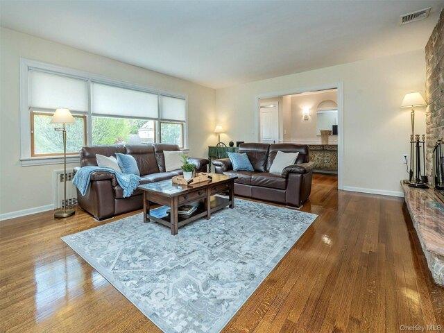 house with 4 bedroom, Port Washington NY ES103621307