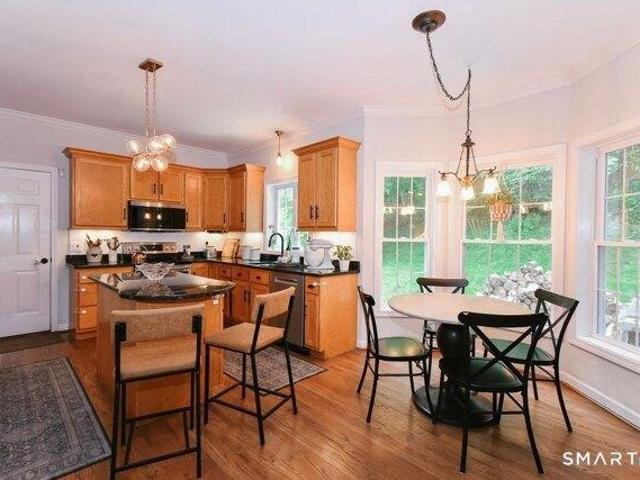 house with 4 bedroom, Portland CT ES104189040