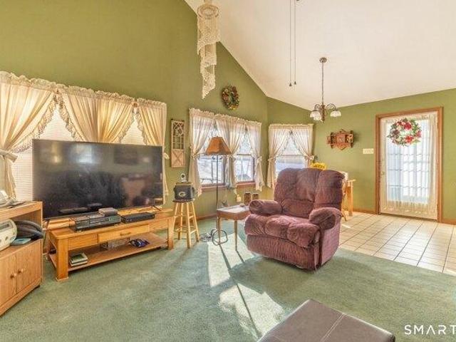 house with 4 bedroom, Portland CT ES104445319