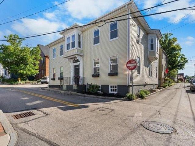 house with 4 bedroom, Portsmouth NH ES104406341
