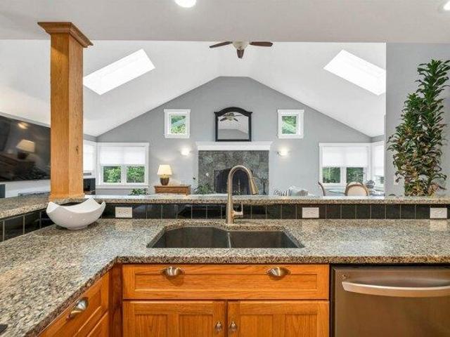house with 4 bedroom, Portsmouth NH ES104407167