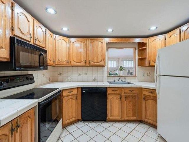 house with 4 bedroom, Portsmouth NH ES105192735