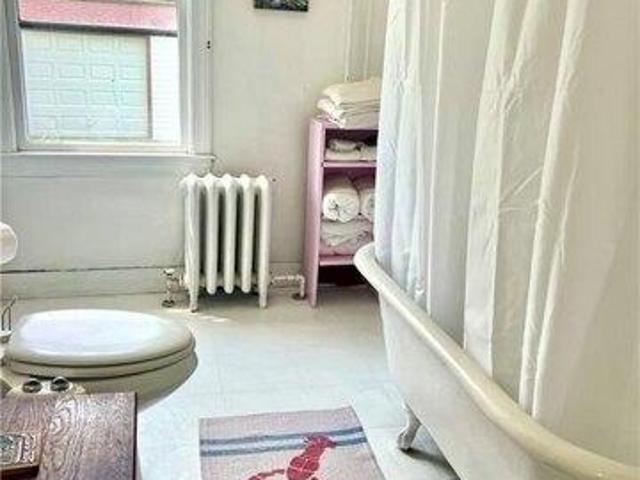house with 4 bedroom, Portsmouth RI ES105127118