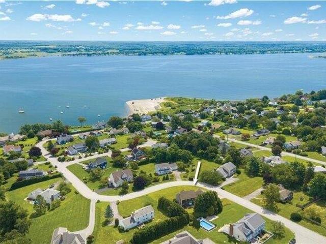 house with 4 bedroom, Portsmouth RI ES105127525