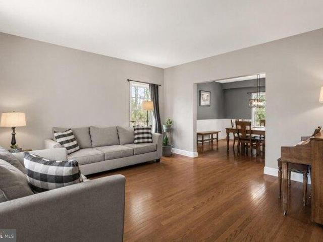 house with 4 bedroom, Pottstown PA ES103599985