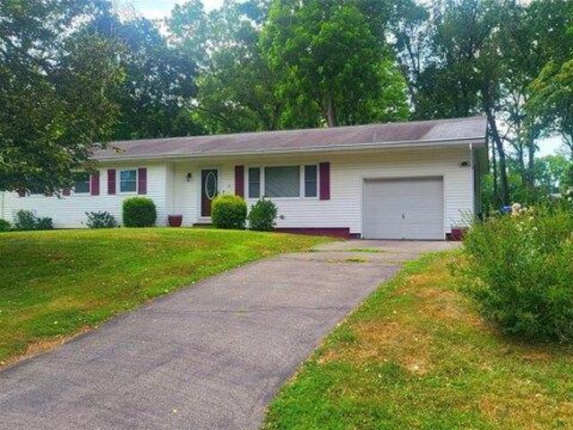 house with 4 bedroom, Poughkeepsie NY ES104900162