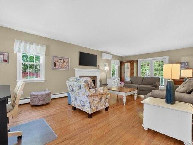 house with 4 bedroom, Poughkeepsie NY ES104906290