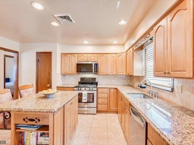 house with 4 bedroom, Plainfield NJ ES105192661