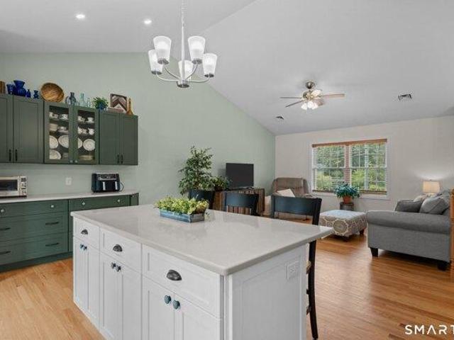 house with 4 bedroom, Plainfield CT ES104607664