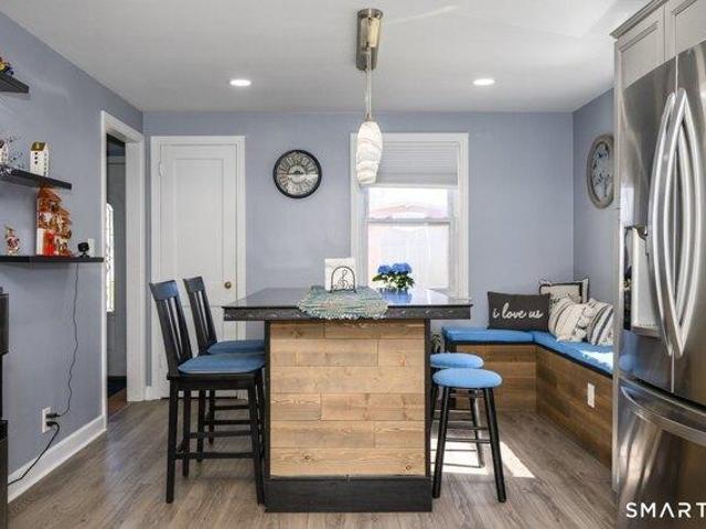 house with 4 bedroom, Plainville CT DLS102565995