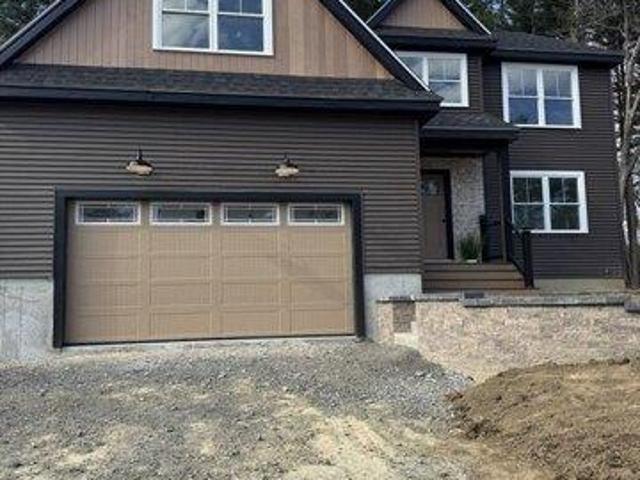 house with 4 bedroom, Plaistow NH DLS102345441