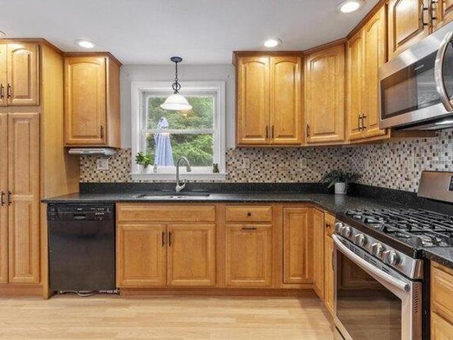 house with 4 bedroom, Plaistow NH ES104835277