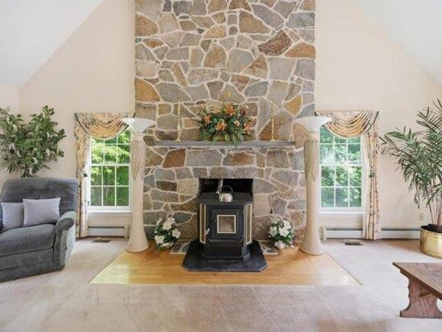 house with 4 bedroom, Plaistow NH ES105117087