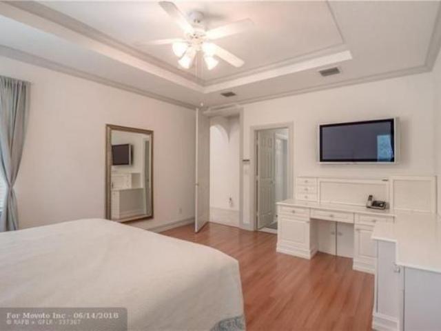 house with 4 bedroom, Plantation FL DLS78116758