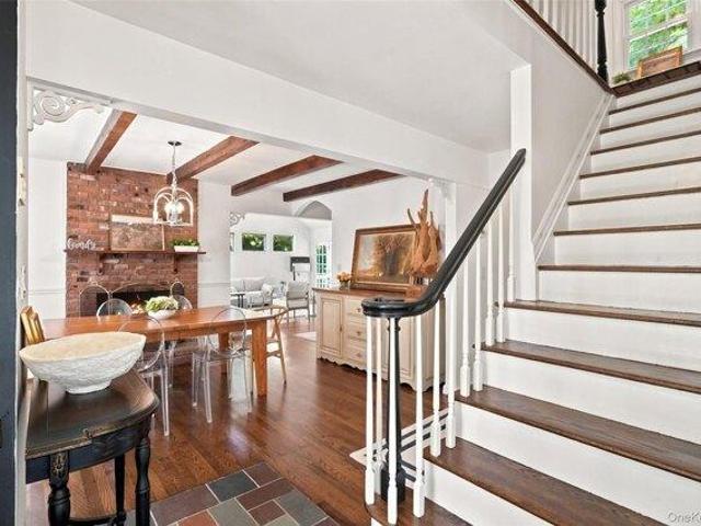 house with 4 bedroom, Pleasantville NY ES104909341