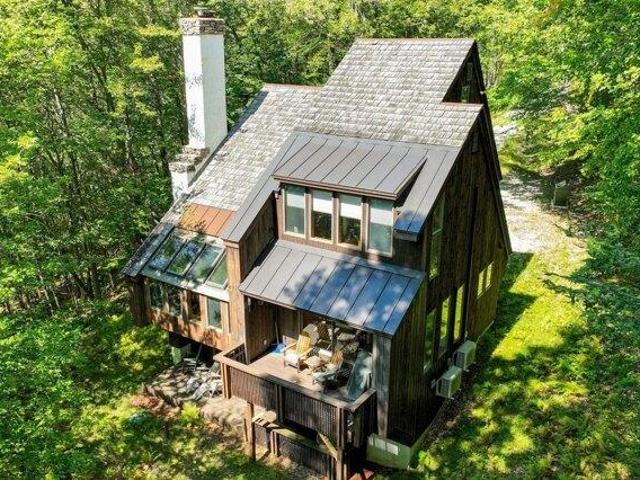 house with 4 bedroom, Plymouth VT DLS102218113