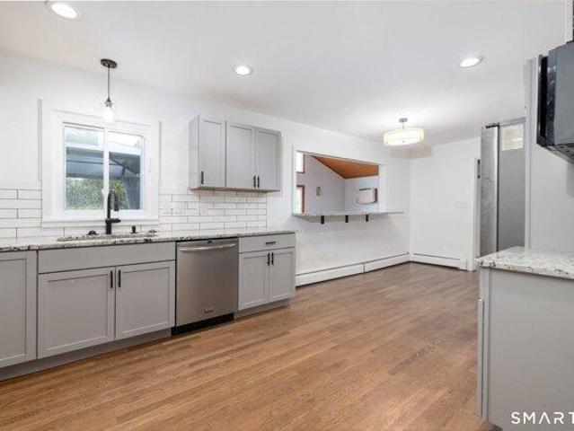 house with 4 bedroom, Plymouth CT DLS101628990