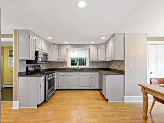 house with 4 bedroom, Plymouth MA ES105207309