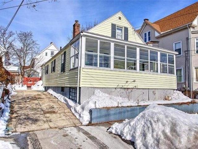 house with 4 bedroom, Providence RI DLS101707493