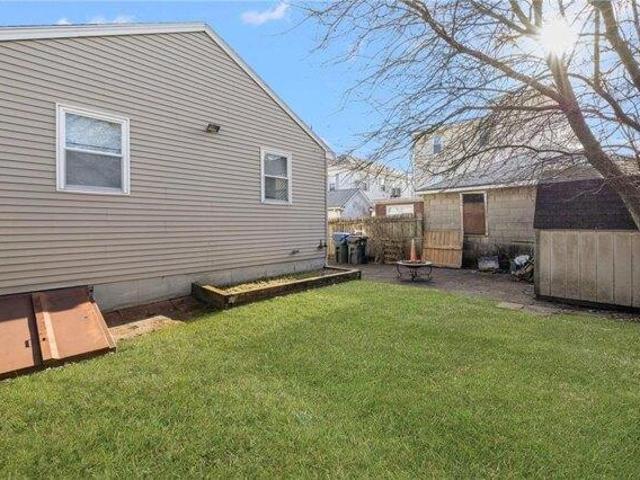 house with 4 bedroom, Providence RI DLS102370912