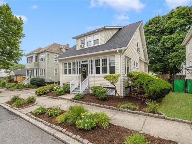 house with 4 bedroom, Providence RI DS104481397