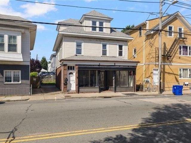 house with 4 bedroom, Providence RI ES104151342