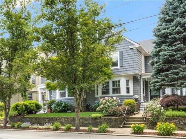 house with 4 bedroom, Providence RI ES104153385