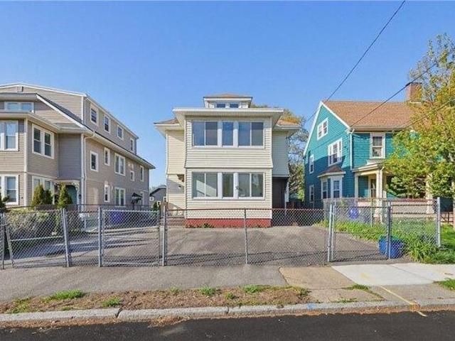 house with 4 bedroom, Providence RI ES104332582