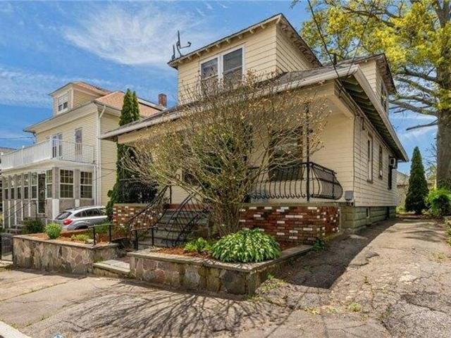 house with 4 bedroom, Providence RI ES104650555