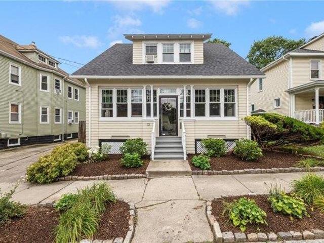 house with 4 bedroom, Providence RI ES104789942