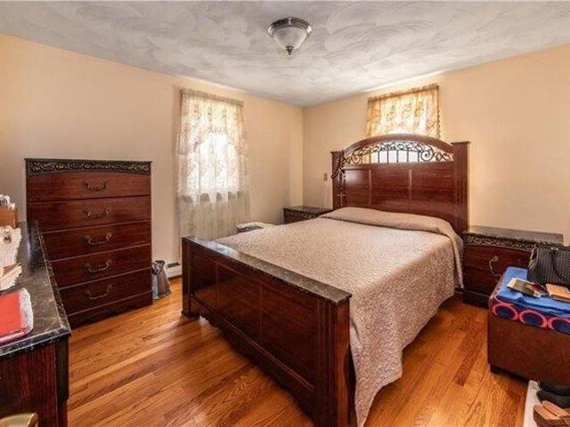 house with 4 bedroom, Providence RI ES105080543
