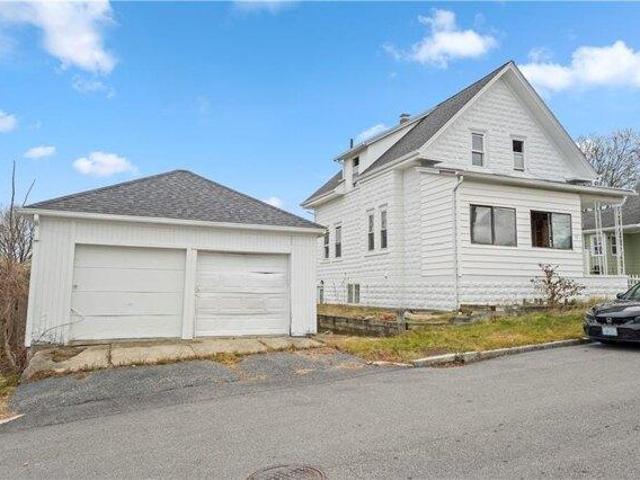 house with 4 bedroom, Providence RI ES105117535