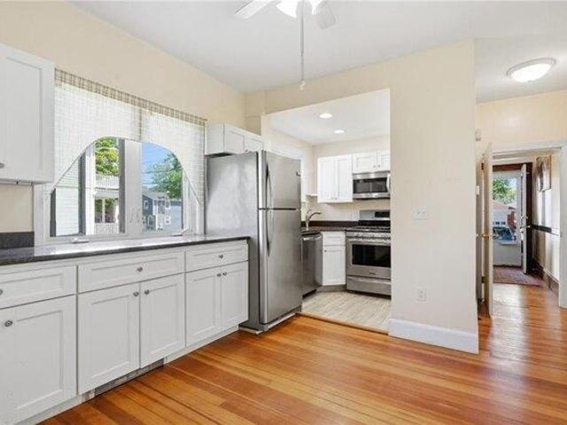 house with 4 bedroom, Providence RI ES105127694
