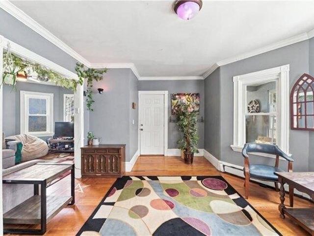house with 4 bedroom, Providence RI ES105155740