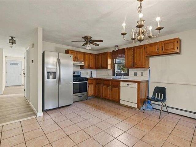 house with 4 bedroom, Providence RI ES105205083