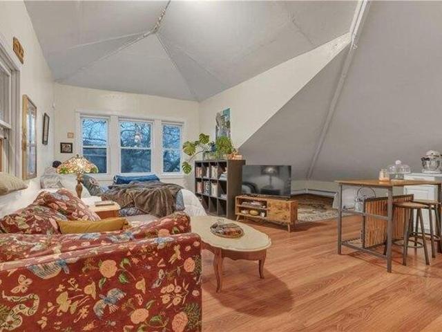 house with 4 bedroom, Providence RI ES103035264