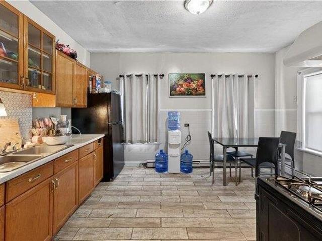 house with 4 bedroom, Providence RI ES103187018