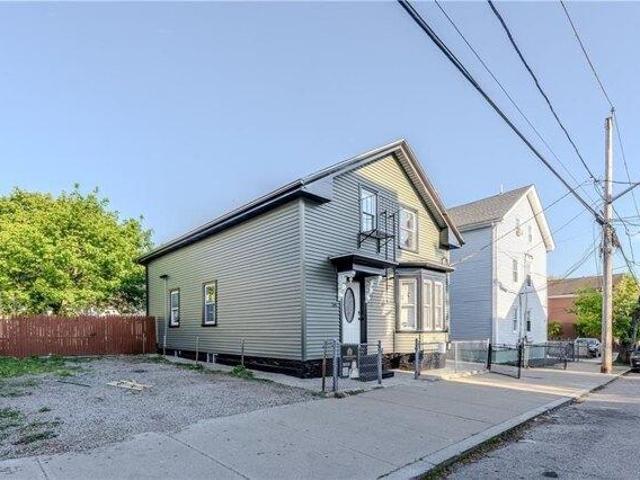 house with 4 bedroom, Providence RI ES103932543